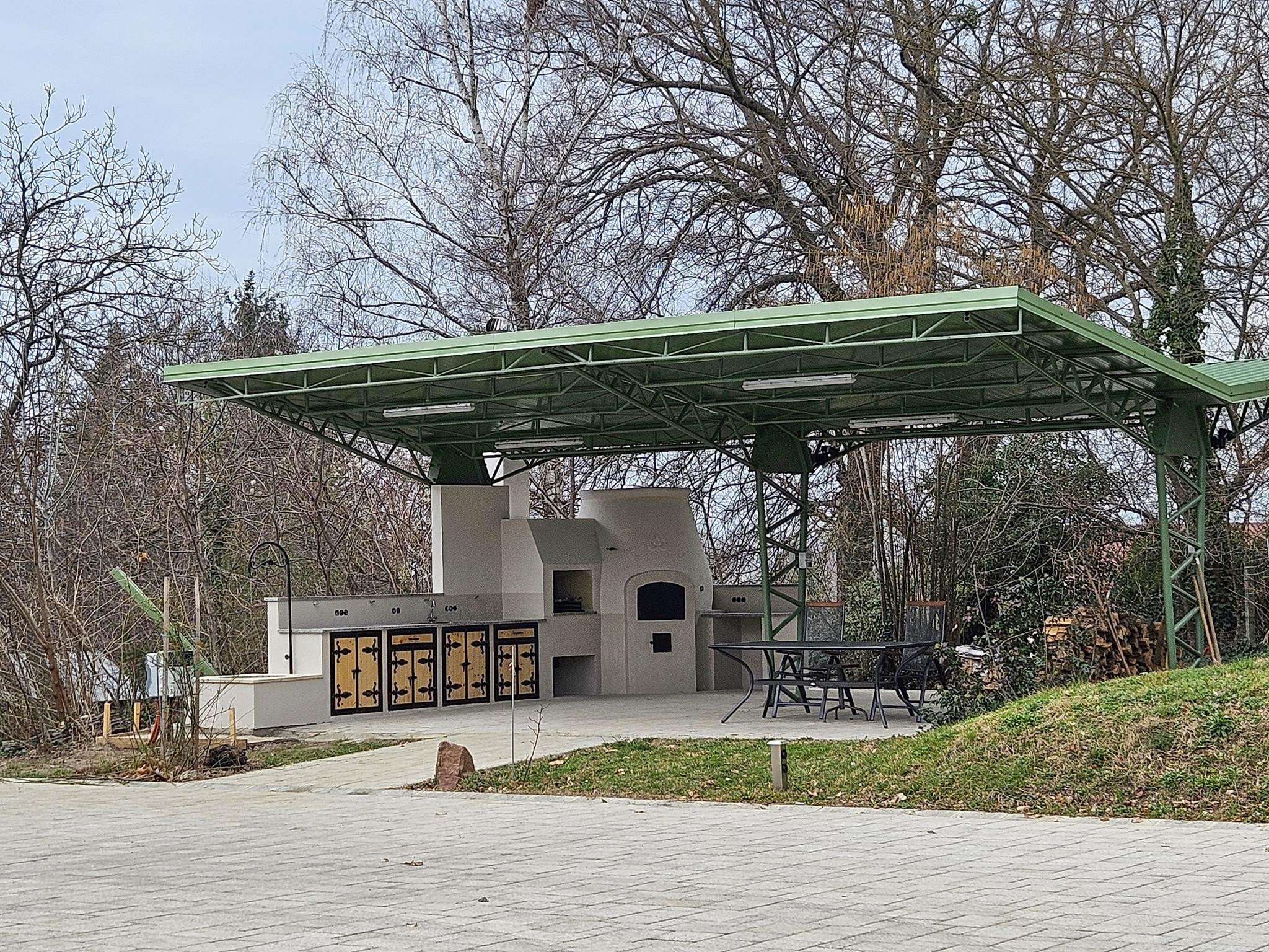 Referencia - Kerti Bográcsozók, Kerti Konyhák, Búbos Kemencék | KEMAX